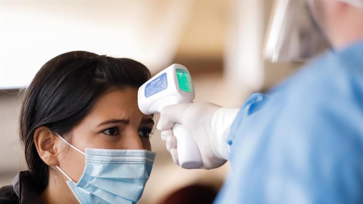 Menor de 50, asintomático y con contagio social: perfil de los ...