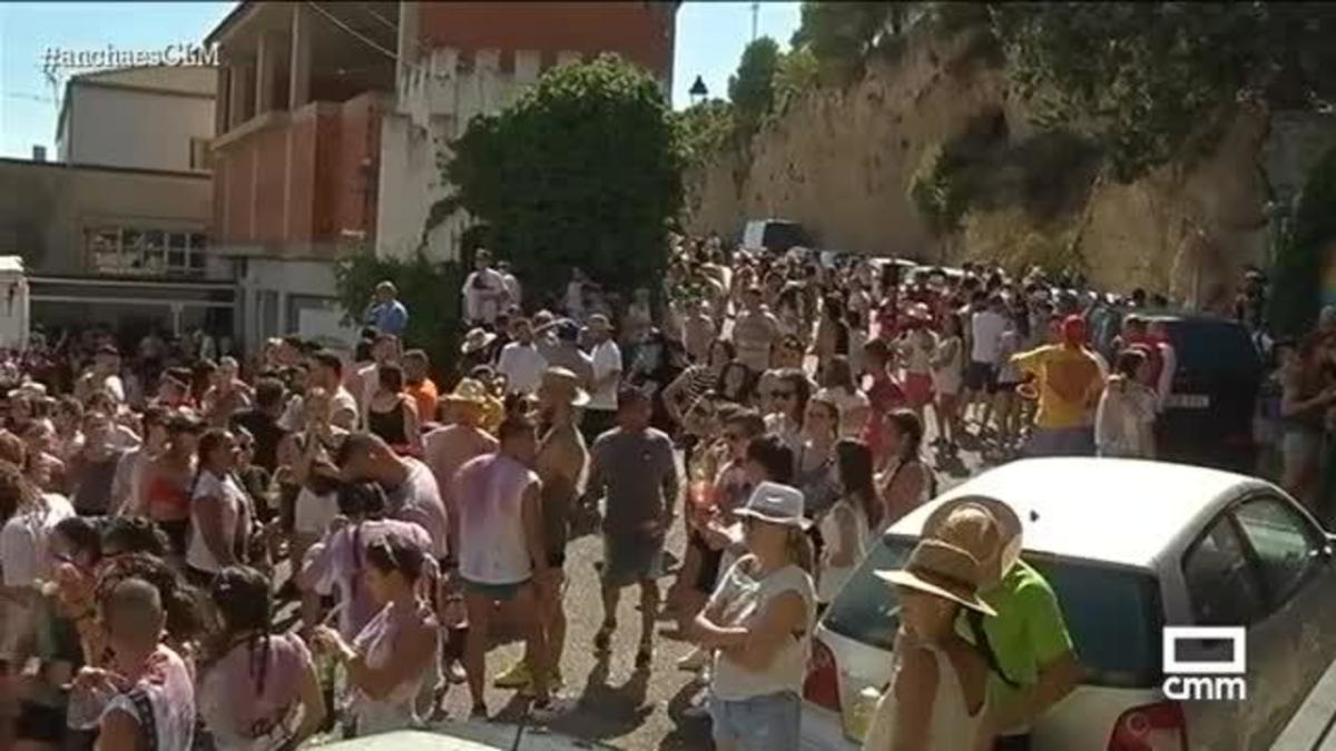 Nos colamos en plena batalla de la sandía de Yeste