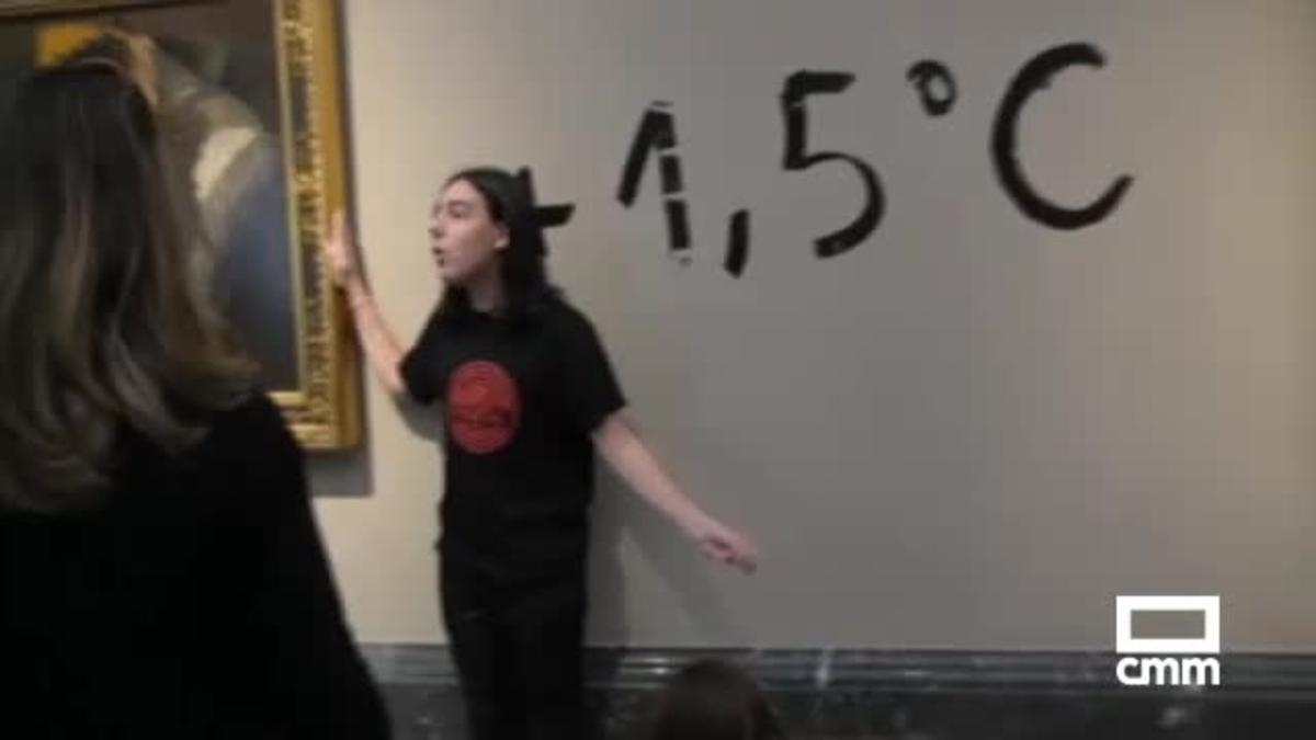 Dos activistas se pegan a "La maja desnuda" y a "La maja vestida" del Prado
