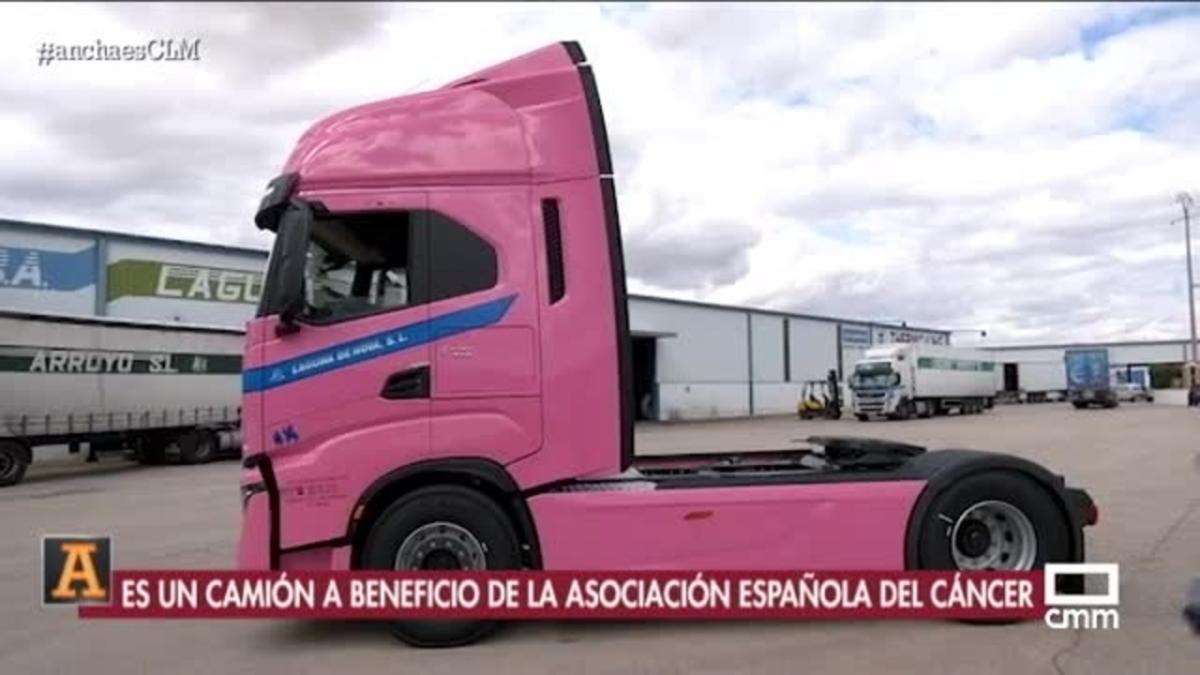 El único camión rosa de España que tiene fines solidarios