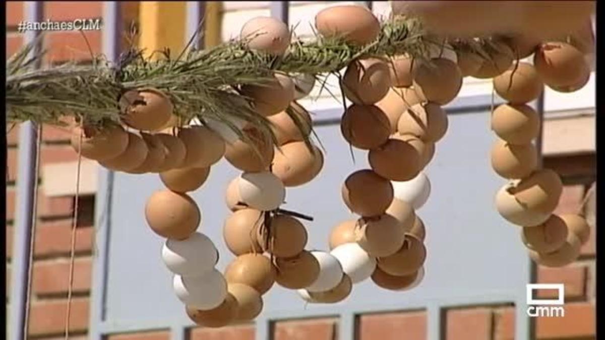 Montesclaros El Pueblo Con Más Huevos Colgando