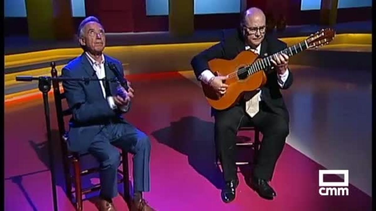 Roque 'El Torres' canta 'Me tienes loco serrana' | En Compañía | Música ...