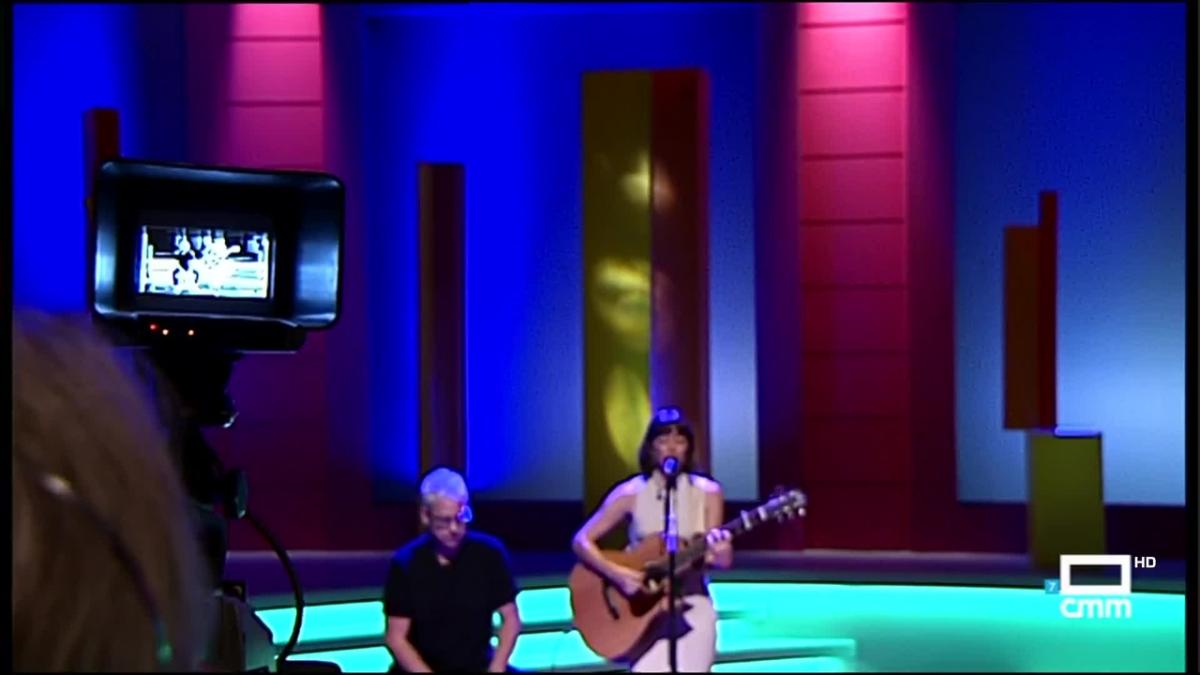 Sandra y Álex de la banda Merino interpretan 'Ajedrez' del disco ...