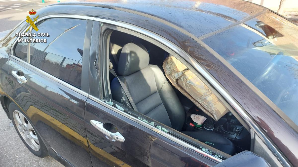 Dos detenidos en Tomelloso por robos con fuerza en el interior de varios coches