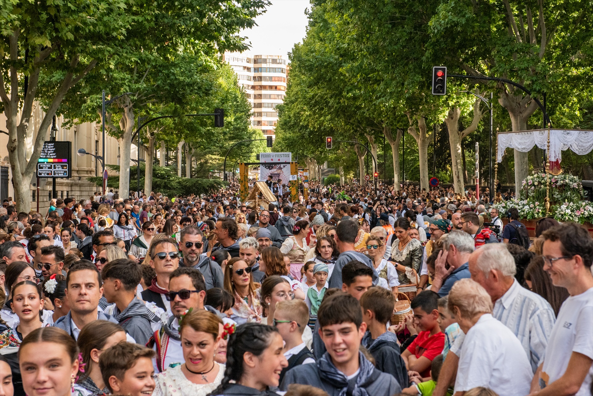 Un colorido collage en torno a la llave de la Puerta de Hierros: cartel ...